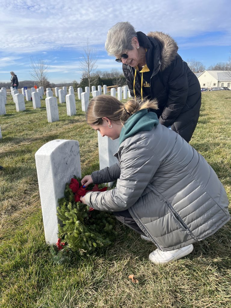 Wreaths Across America draws thousands to lay wreaths at National ...